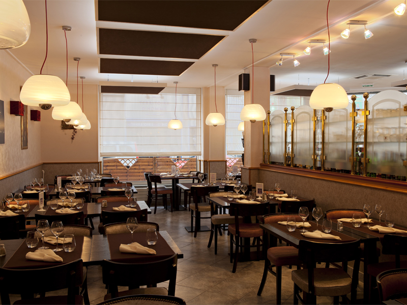 Quick-Lock® Insula 76A, un concept innovant de plafond îlot avec cadre