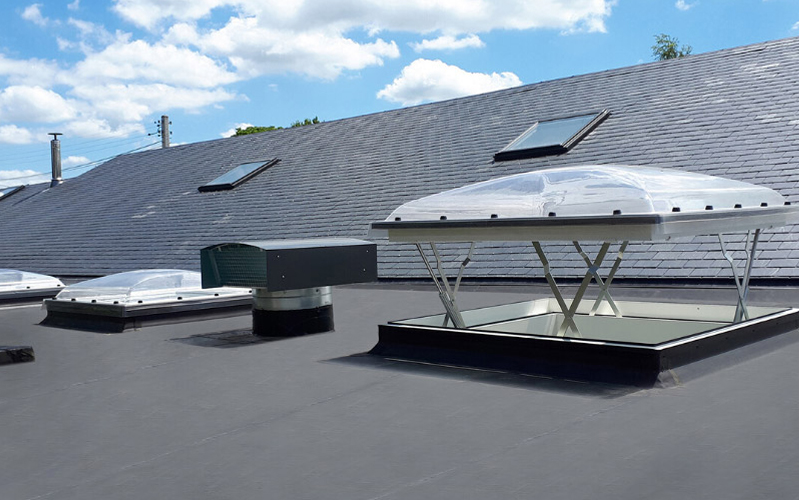 Exutoire de fumée FAKRO pour toit plat