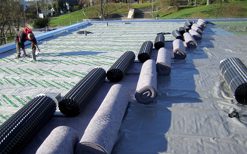 DELTA-FLORAXX TOP : nappe drainante à stockage d'eau pour toits verts