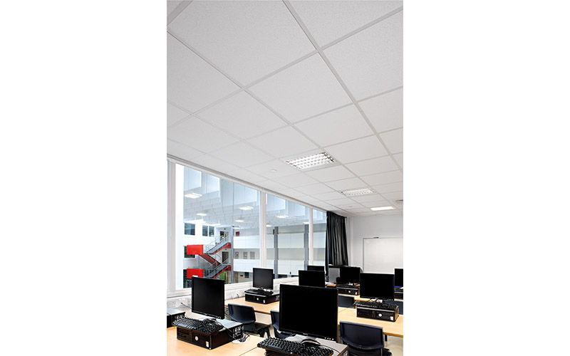 AMF THERMATEX Feinstratos : surface finement sablée pour un plafond ...