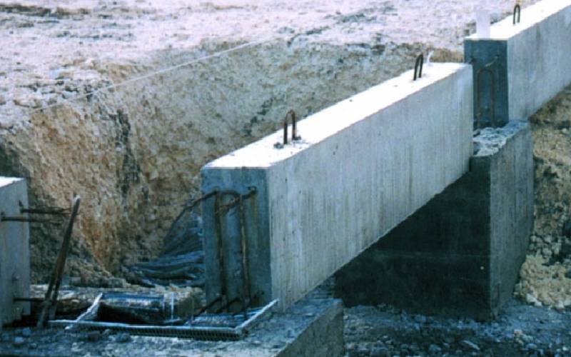 Longrines préfabriquées en béton précontraint